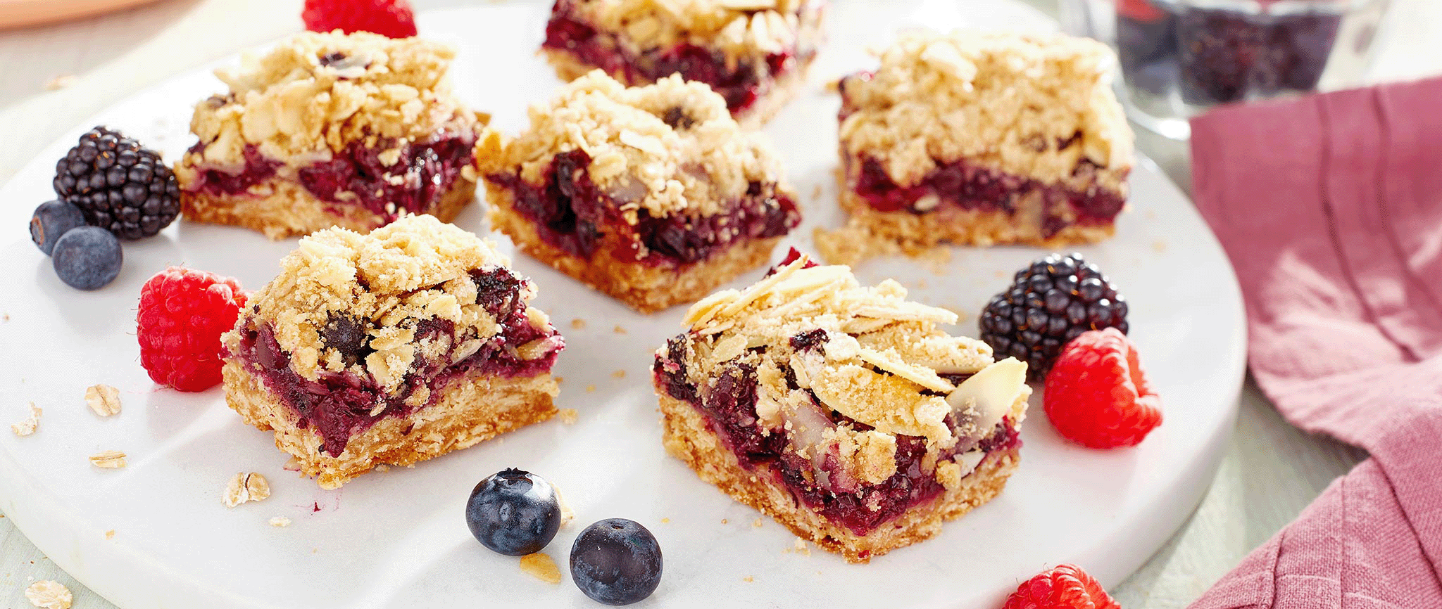 IN THE RAW™ – Mini Berry Crumb Bars